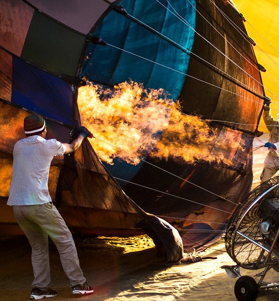 Heritage Hot Air Balloon Flight in Dubai with Vintage Land Rover Drive ...